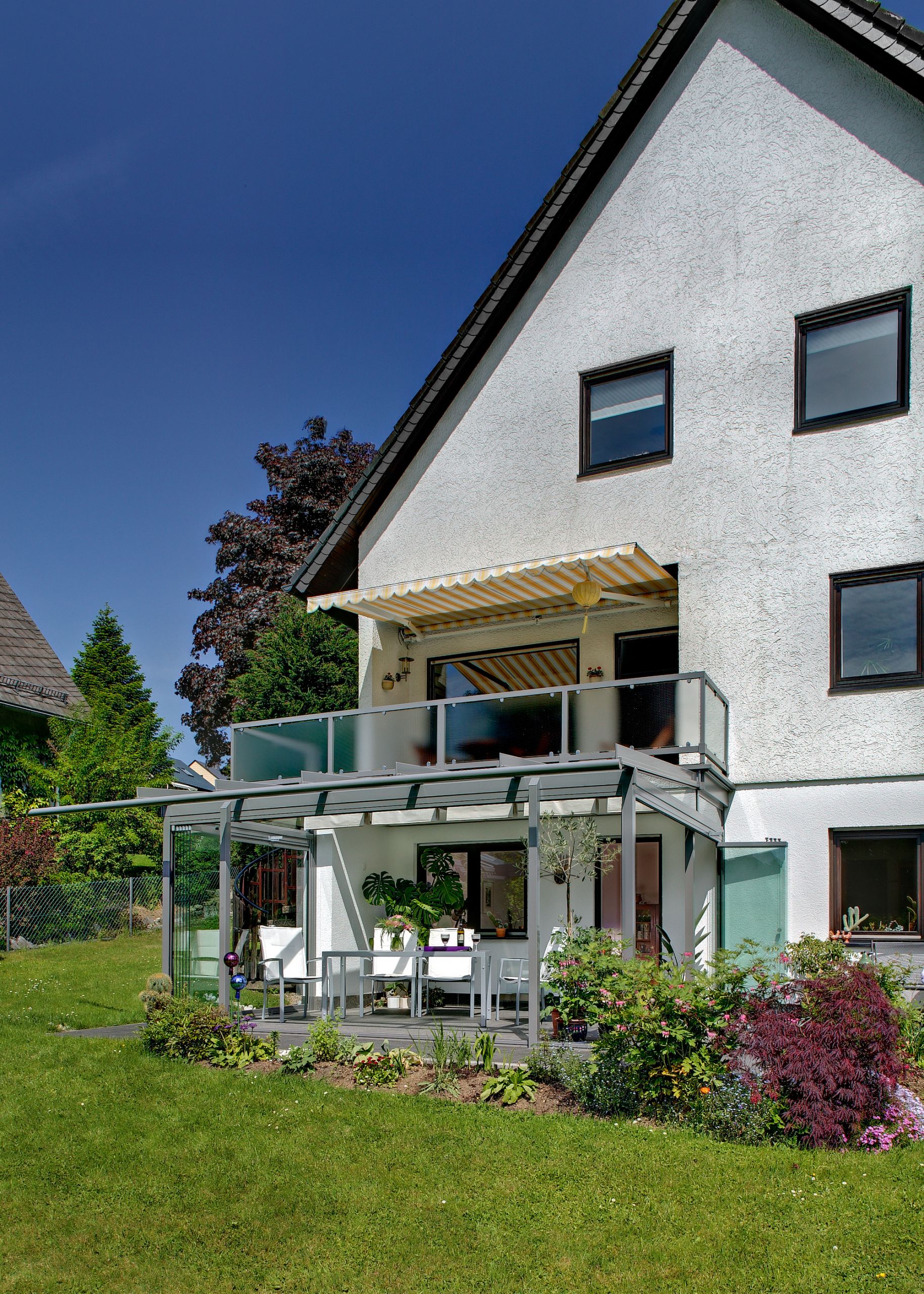 Cabrio-Veranda® mit passender Balkonverglasung bei Hof - BAUMANN ...