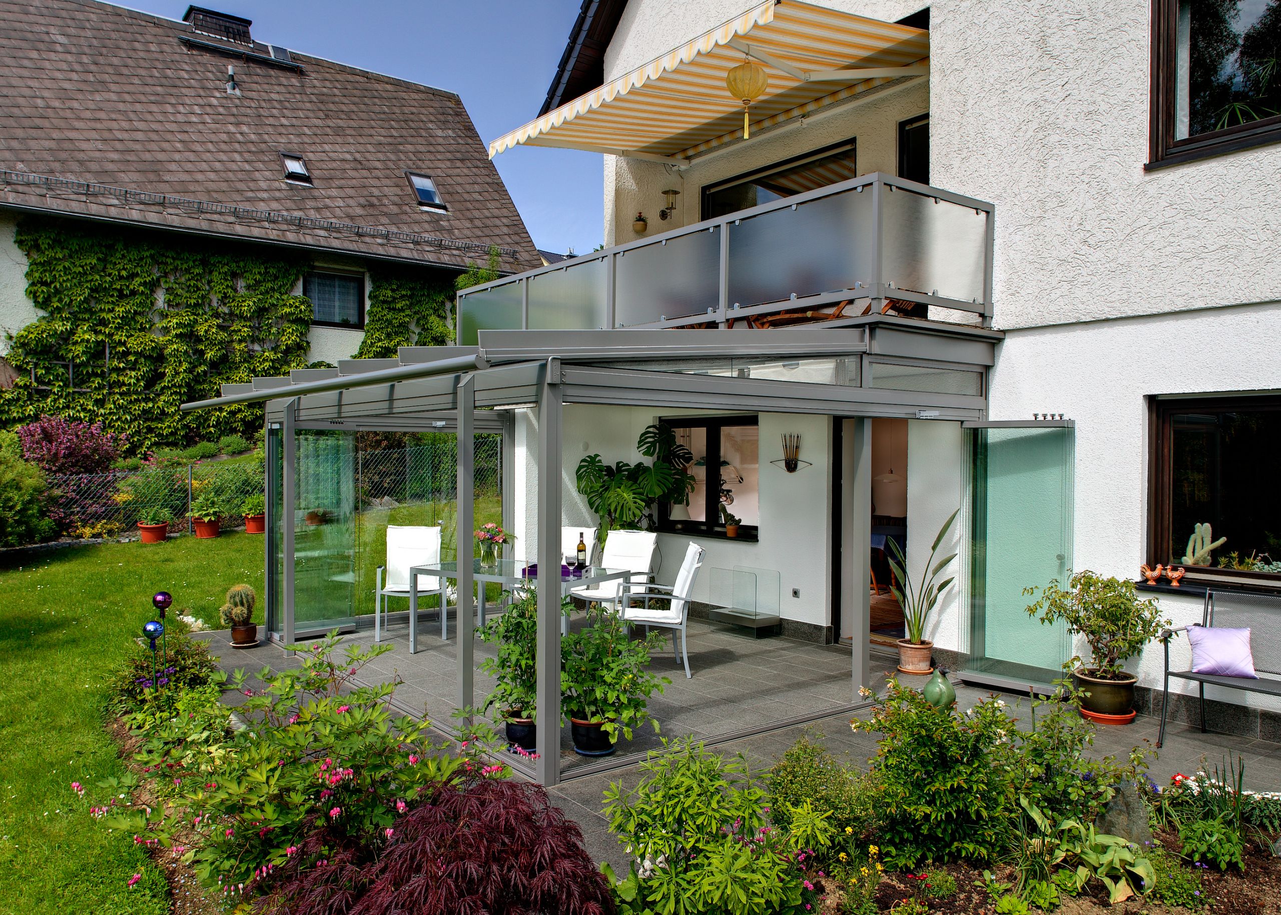 Cabrio-Veranda® mit passender Balkonverglasung bei Hof - BAUMANN ...