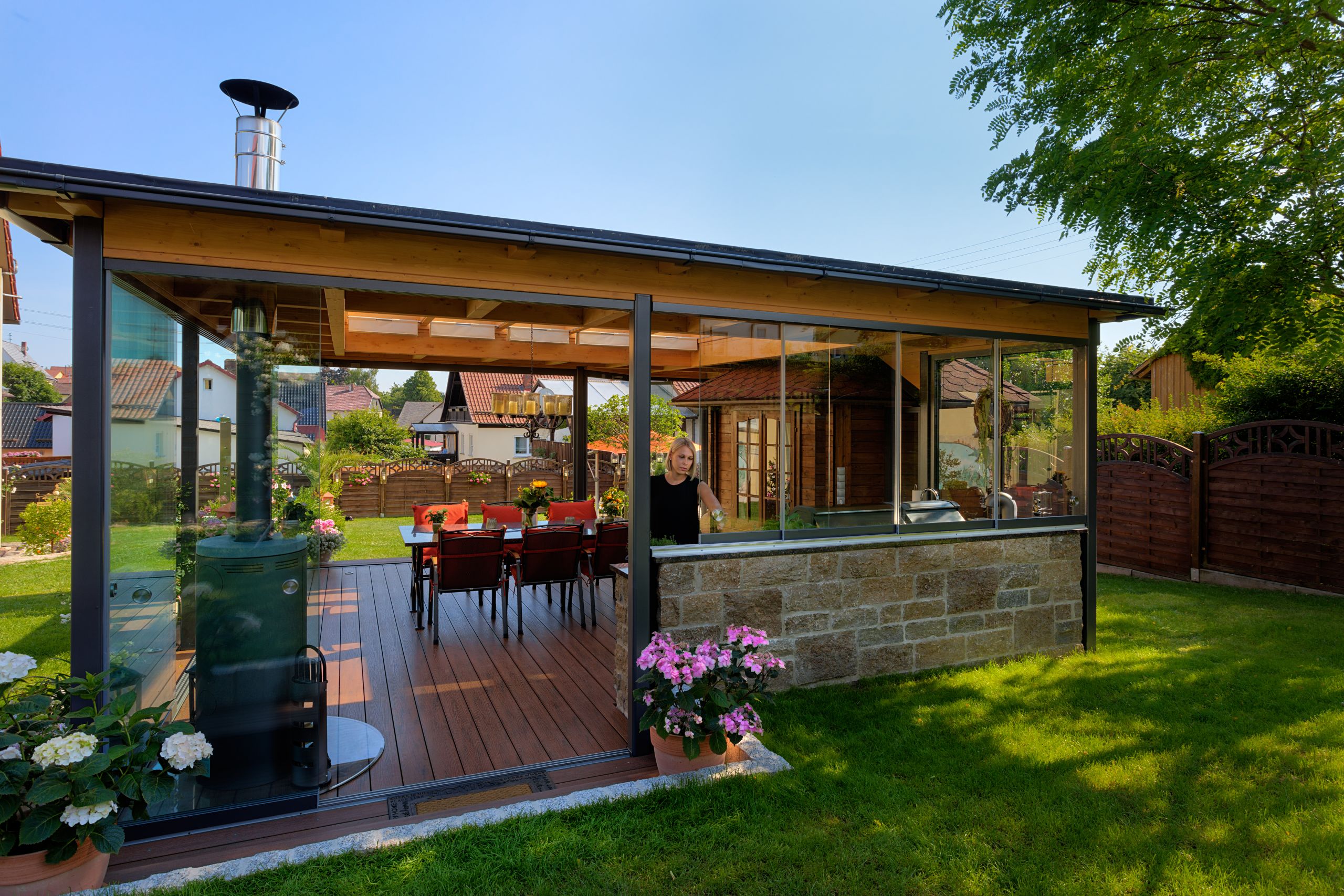 Holz - Alu Terrassenüberdachung als Outdoor-Küche im Raum Kronach ...